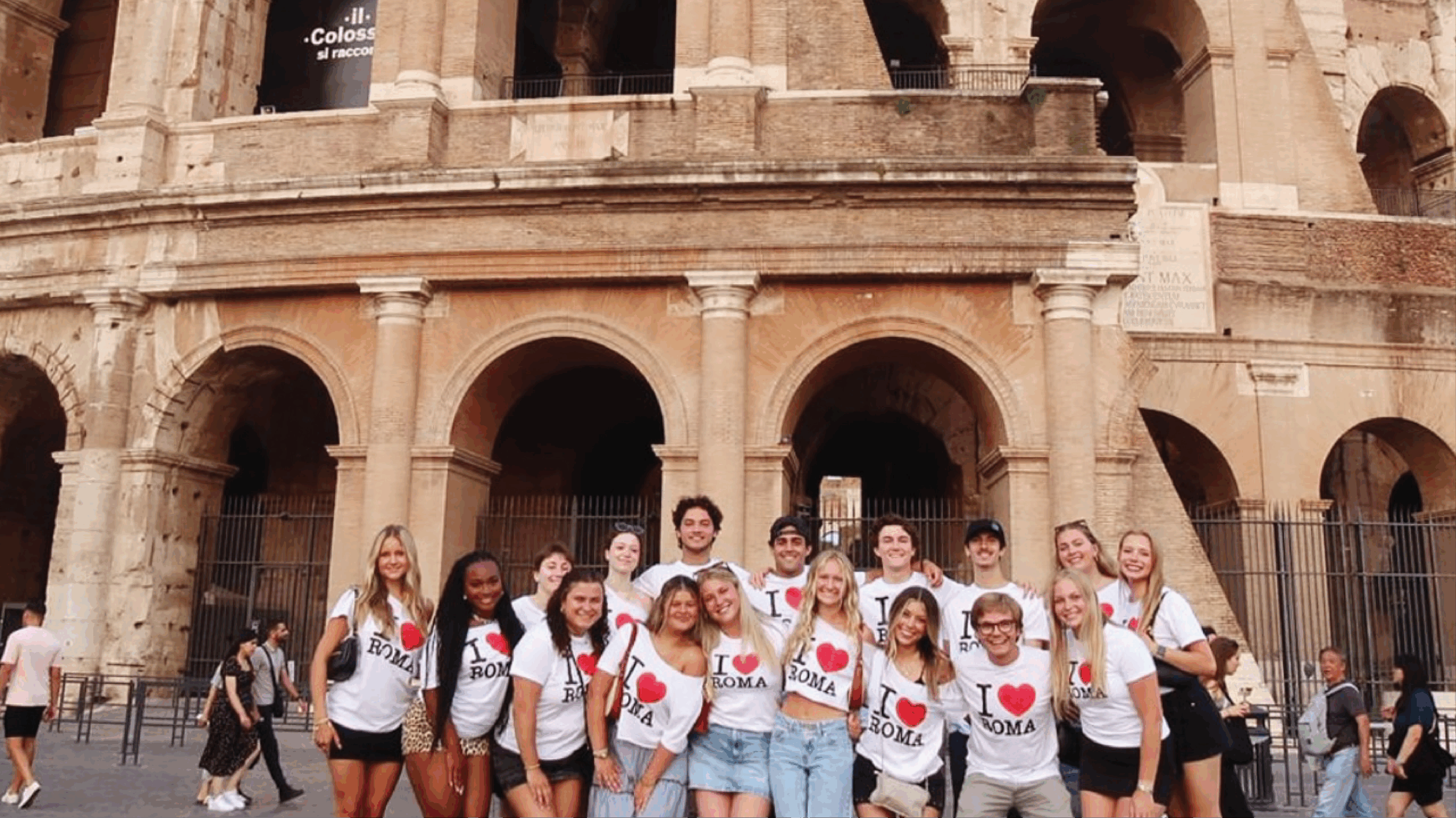 AIFS Abroad - Rome - Group - Colosseum - AIFS Study Abroad Blog